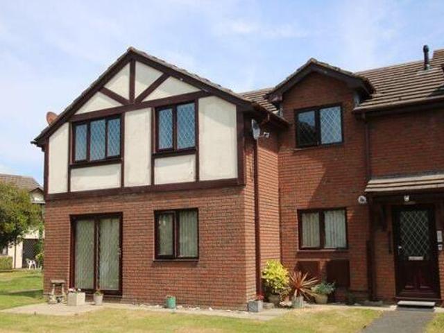 2 Bedroom Flat For Sale In The Paddocks