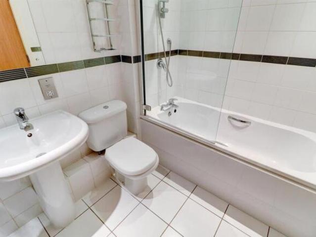 2 bedroom flat for sale in The Parade, Leamington Spa, CV32