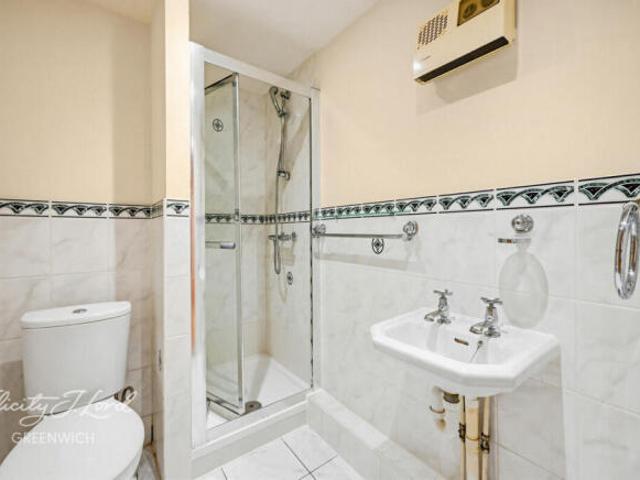 2 bedroom flat for sale in The Plaza, Vanbrugh Hill, Greenwich, SE10