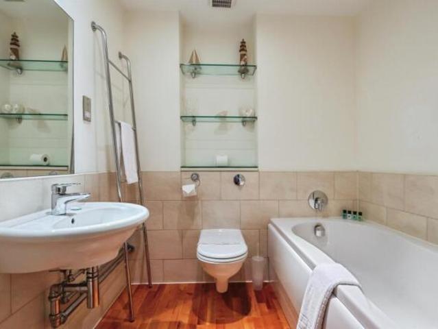 2 bedroom flat for sale in The Quay, Poole, BH15