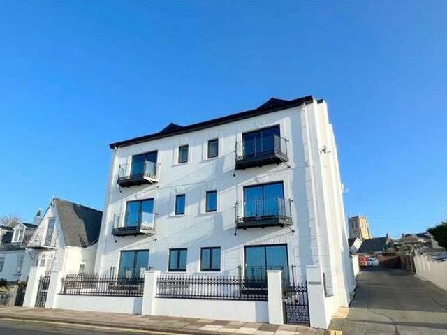 2 bedroom flat for sale in The Rath Milford Haven Sir Benfro SA73