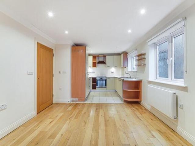 2 bedroom flat for sale in The Retreat, Surbiton, KT5