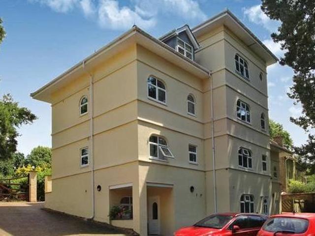 2 bedroom flat for sale in The Ridge Woking Surrey GU22