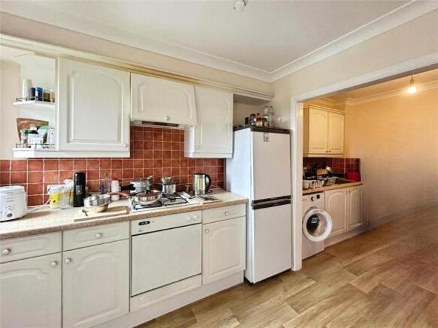 2 bedroom flat for sale in Thicket Road, Sutton, Surrey, SM1