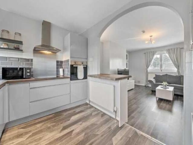 2 bedroom flat for sale in Threestonehill Avenue, Glasgow, G32