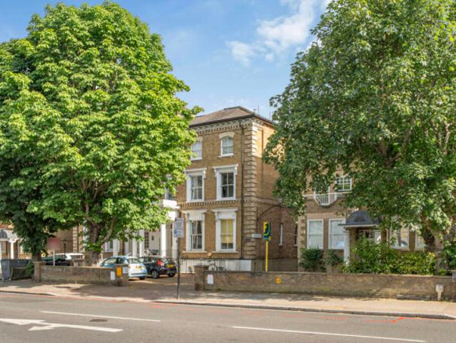 2 bedroom flat for sale in Thurlow Park Road, West Dulwich, London, SE21