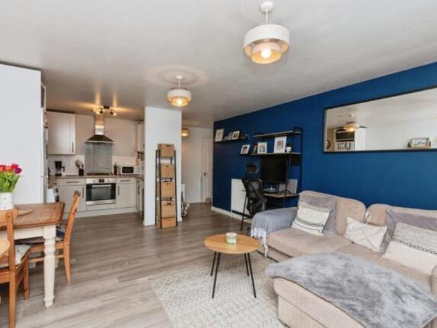 2 bedroom flat for sale in Timberlake Road, Basingstoke, Hampshire, RG21