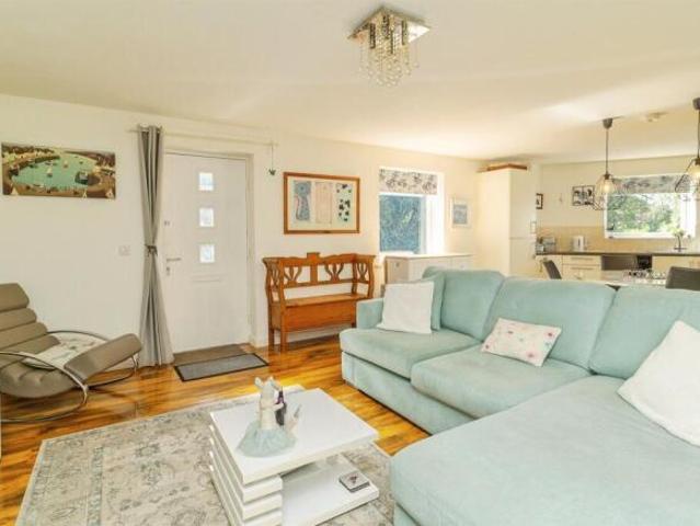 2 bedroom flat for sale in Tiree Court, Bletchley, Milton Keynes, MK3