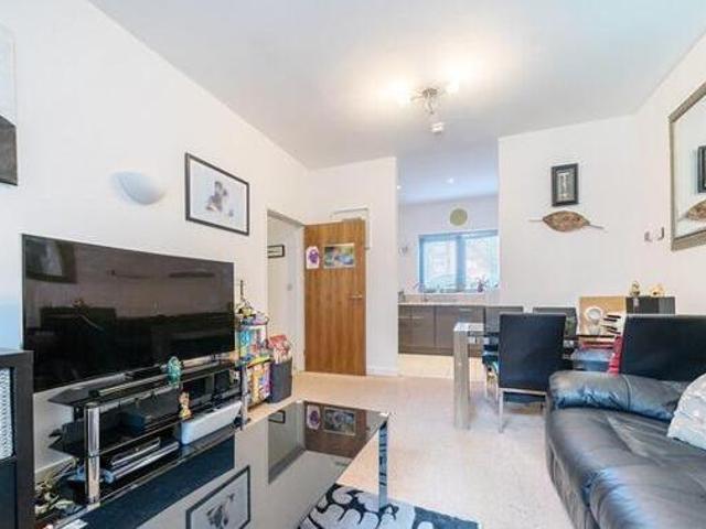 2 Bedroom Flat For Sale In Tooting, London
