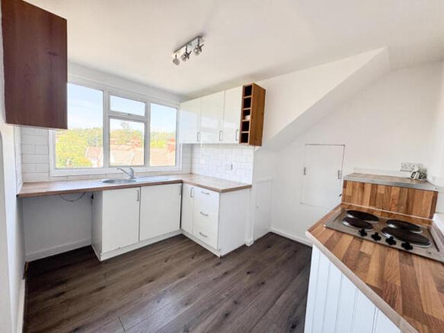 2 bedroom flat for sale in Toledo Road, Southend on Sea, SS1
