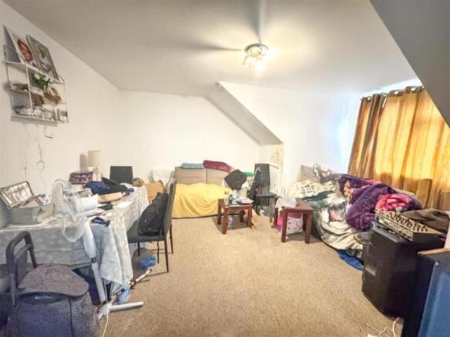 2 bedroom flat for sale in Toledo Road, Southend on Sea, SS1