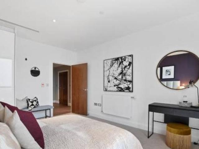 2 bedroom flat for sale in Tower 41 Mastmaker Road London E14 9XS E14