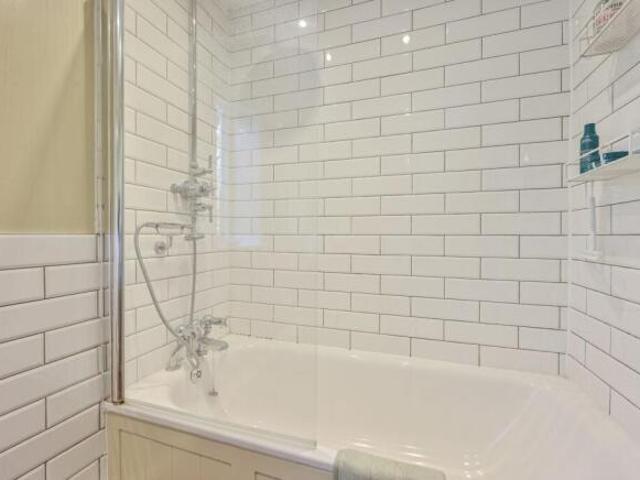 2 bedroom flat for sale in Tower Court, Wandsworth, London, SW18