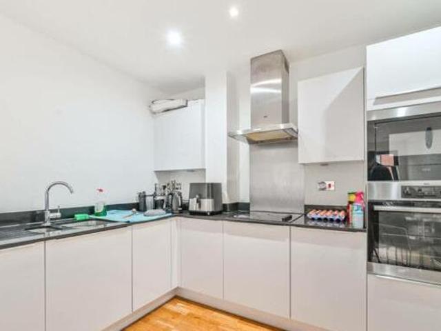 2 Bedroom Flat For Sale In Tower Hamlets, London