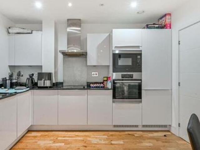 2 Bedroom Flat For Sale In Tower Hamlets, London