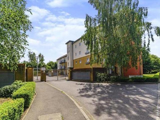 2 Bedroom Flat For Sale In Trafalgar Gardens, Crawley
