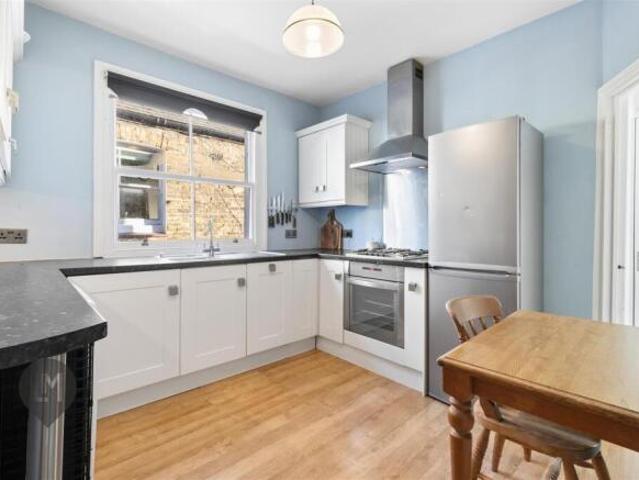 2 bedroom flat for sale in Treport Street, London, SW18