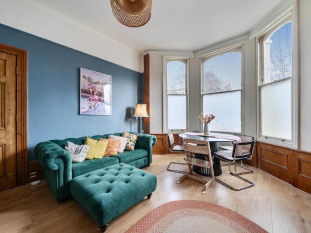 2 bedroom flat for sale in Tressillian Road, Brockley, London, SE4