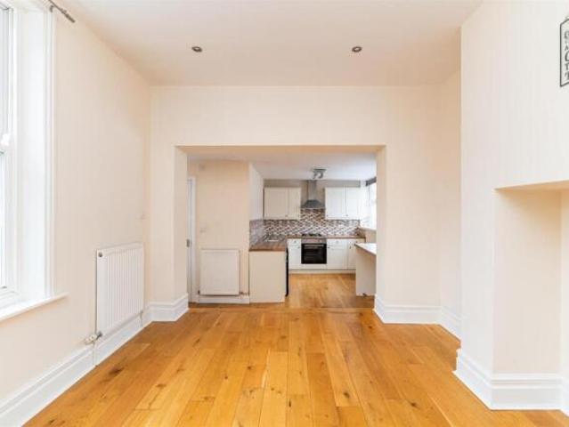 2 bedroom flat for sale in Tunstall Vale, Sunderland, Tyne and Wear, SR2