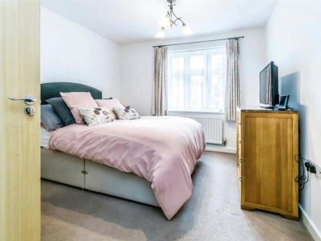 2 bedroom flat for sale in Turner Avenue, Biggin Hill, Westerham, TN16