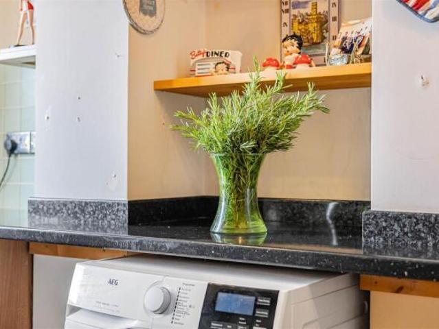2 bedroom flat for sale in Upper Warren Avenue, Caversham, Reading, RG4