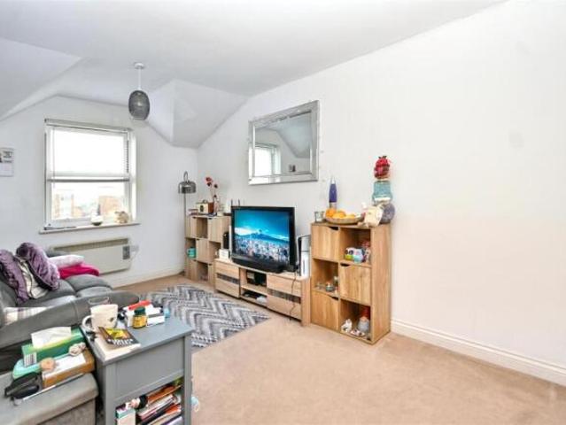 2 bedroom flat for sale in Upper Avenue, Eastbourne, BN21