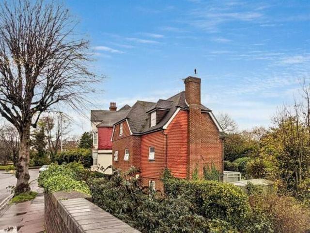 2 bedroom flat for sale in Upper Avenue, Eastbourne, BN21