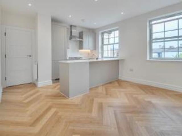 2 bedroom flat for sale in Upper High Street, Winchester, Hampshire, SO23