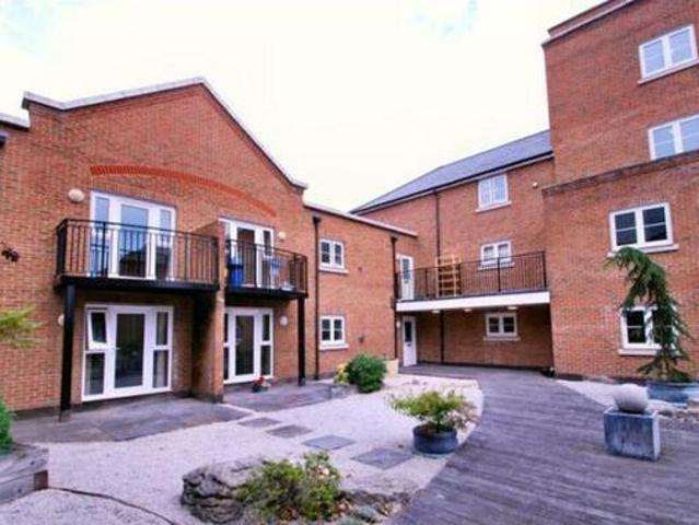 2 Bedroom Flat For Sale In Upper High Street, Epsom