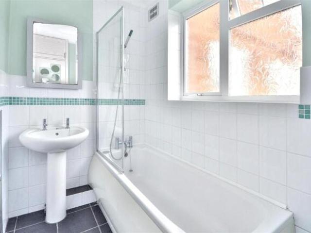 2 bedroom flat for sale in Upper Holly Walk, Leamington Spa, CV32
