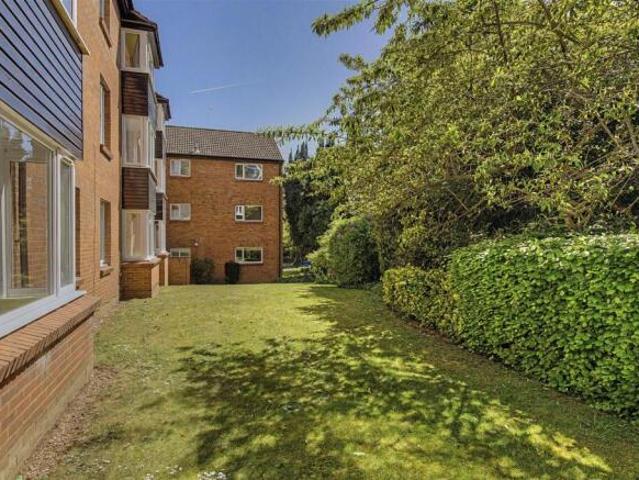 2 bedroom flat for sale in Upper Lattimore Road, St. Albans, AL1