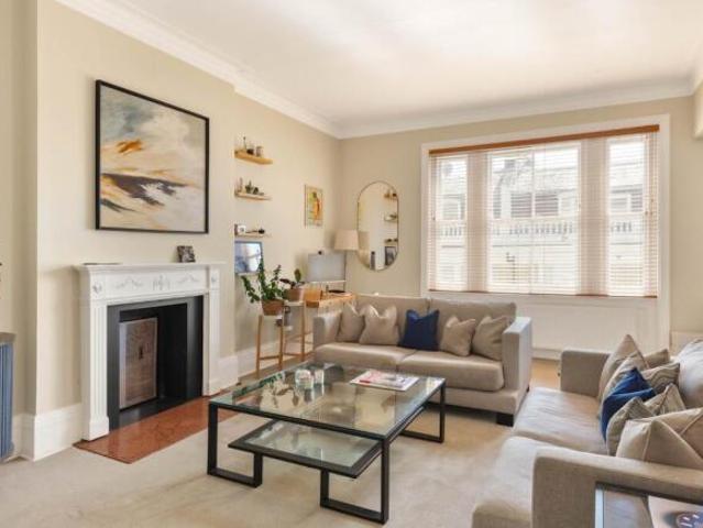 2 bedroom flat for sale in Upper Phillimore Gardens, London, W8