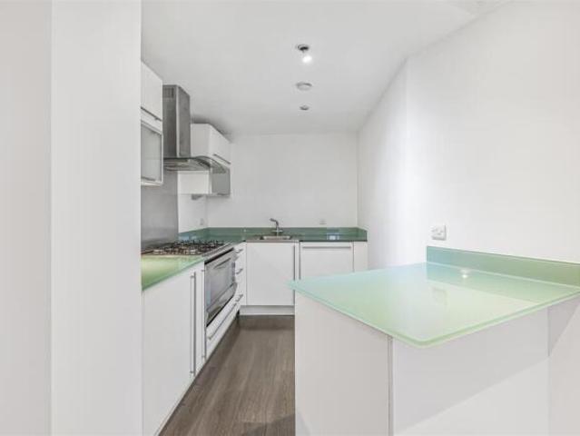 2 bedroom flat for sale in Upper Richmond Road, London, SW15
