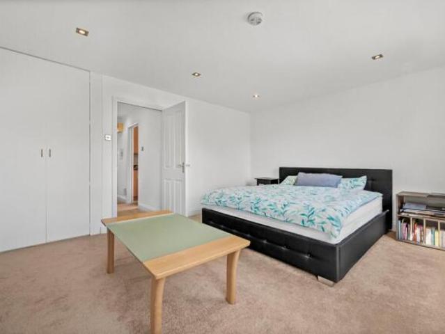 2 bedroom flat for sale in Upper Street, Islington, N1