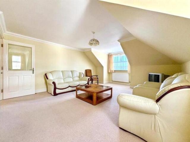 2 bedroom flat for sale in Upperton Road, Eastbourne, BN21