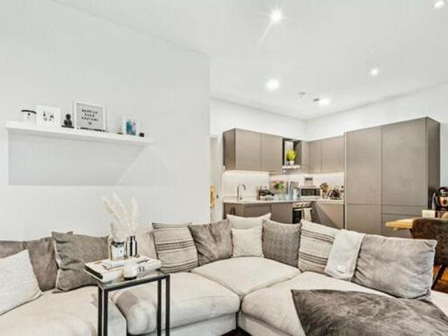2 Bedroom Flat For Sale In Uxbridge