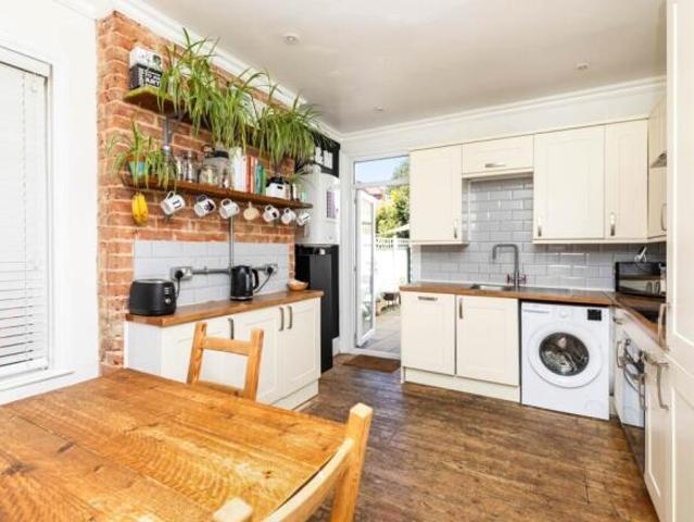 2 bedroom flat for sale in Valencia Road, Worthing, BN11