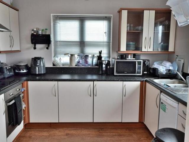 2 bedroom flat for sale in Vine Close, Wolverhampton, WV10