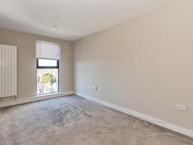 2 bedroom flat for sale in Victoria Avenue, Southend On Sea, SS2
