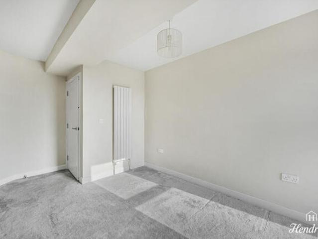 2 bedroom flat for sale in Victoria Avenue, Southend on sea, SS2 6, SS2