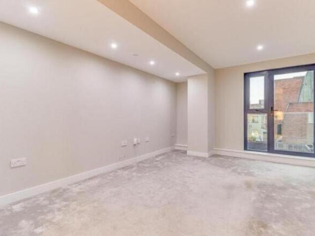 2 bedroom flat for sale in Victoria Avenue, Southend on sea, SS2 6, SS2