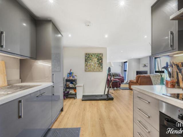 2 bedroom flat for sale in Victoria Avenue, Southend on sea, SS2 6, SS2