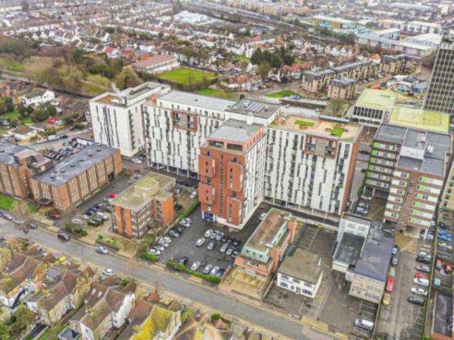 2 bedroom flat for sale in Victoria Avenue, Southend on sea, SS2 6, SS2