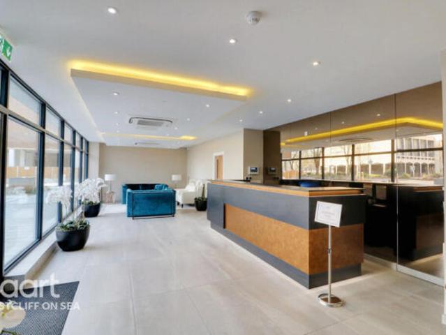 2 bedroom flat for sale in Victoria Avenue, SOUTHEND ON SEA, SS2