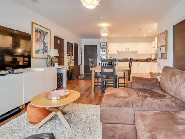 2 bedroom flat for sale in Victoria Avenue, Southend on Sea, SS2