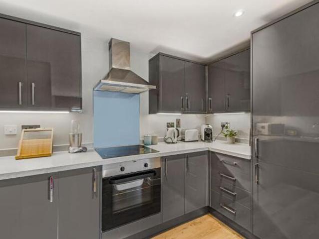 2 bedroom flat for sale in Victoria Avenue, Richmond House 61 71 Victoria Avenue, SS2