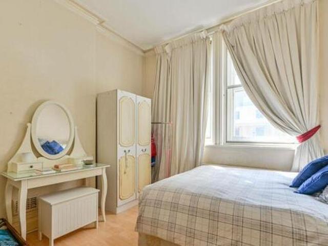 2 Bedroom Flat For Sale In Victoria, London