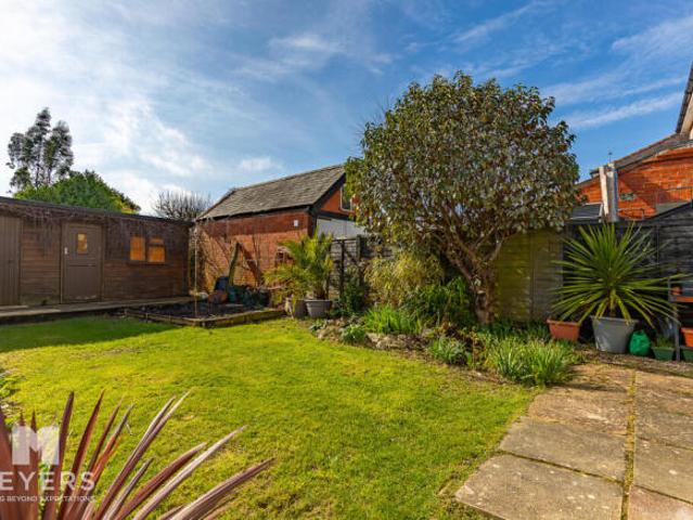 2 bedroom flat for sale in Victoria Park Road, Bournemouth, BH9 2RG, BH9