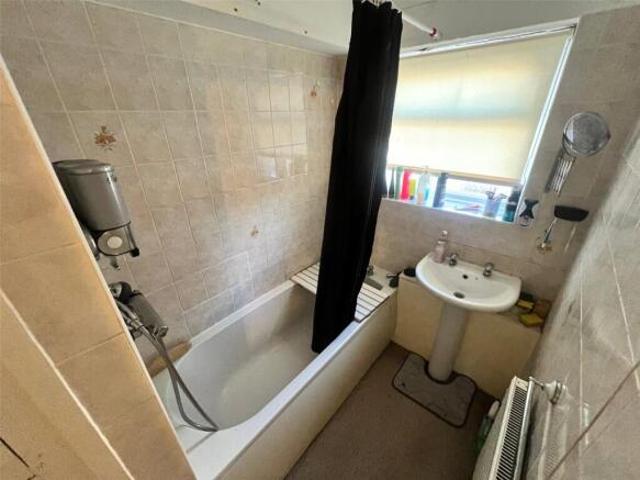 2 bedroom flat for sale in Victoria Road, Acocks Green, Birmingham, West Midlands, B27