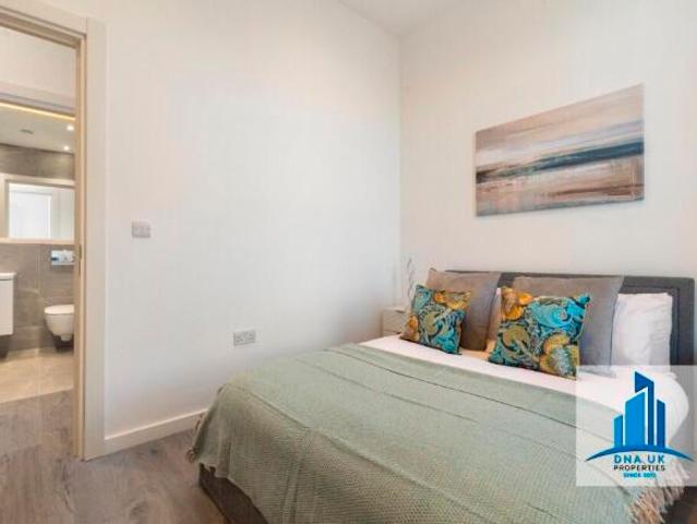 2 bedroom flat for sale in Victoria Road, Chelmsford, Essex, CM1